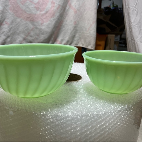 Fire King | Kitchen | Vintage Jadeite Fire King Swirl Bowls Lg Is 7 In ...